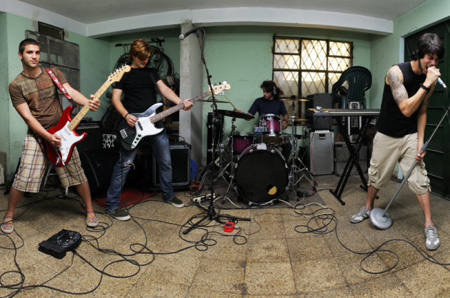 Joining a Band Makes You a Better Guitarist. Here’s How. - Roadie Music ...