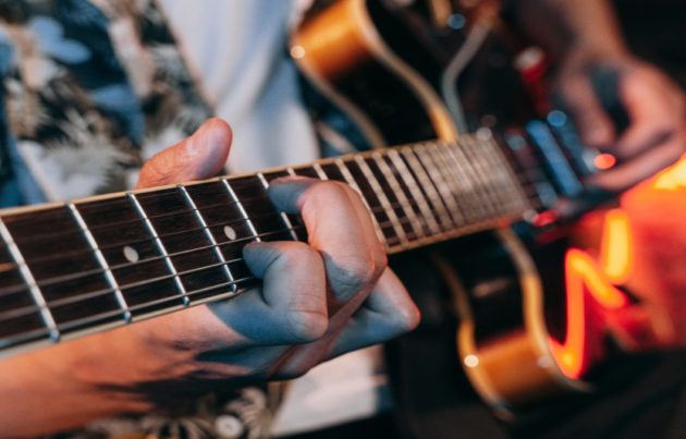 Learn How to Bend Notes on Guitar - Roadie Music Blog