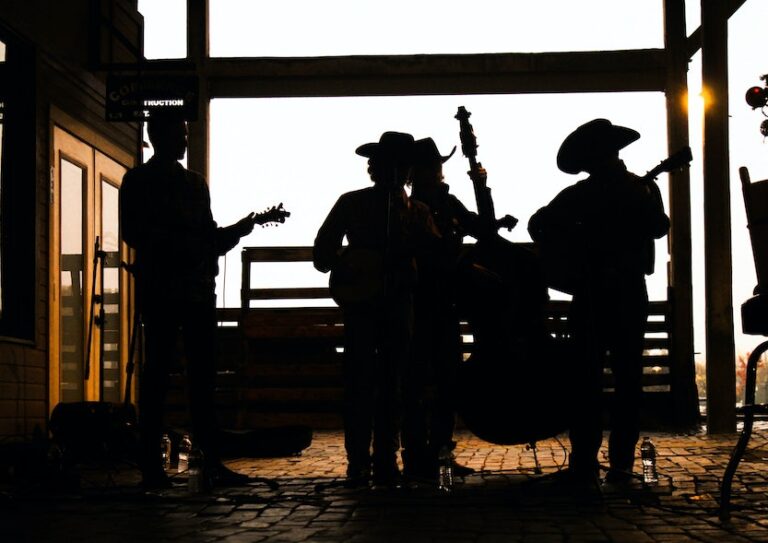 The Best Country Songs To Learn On Guitar Roadie Music Blog the-best-country-songs-to-learn-on-guitar-roadie-music-blog