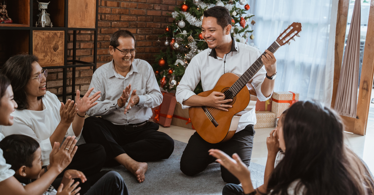 Learn to Play and Sing 5 Famous Christmas Songs on Guitar - Roadie ...